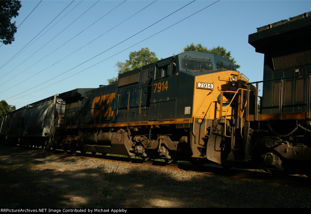 CSXT 7914 on 602.